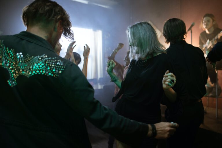 Mastering the Dance Floor: A Beginners Guide to Clubbing Dance Moves ...